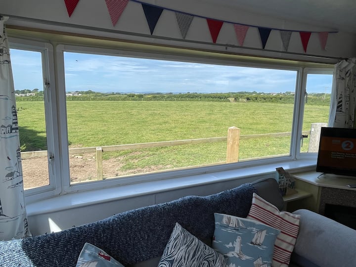 Downs Field Cabin Nr Praa Sands Cornwall - Cornouailles