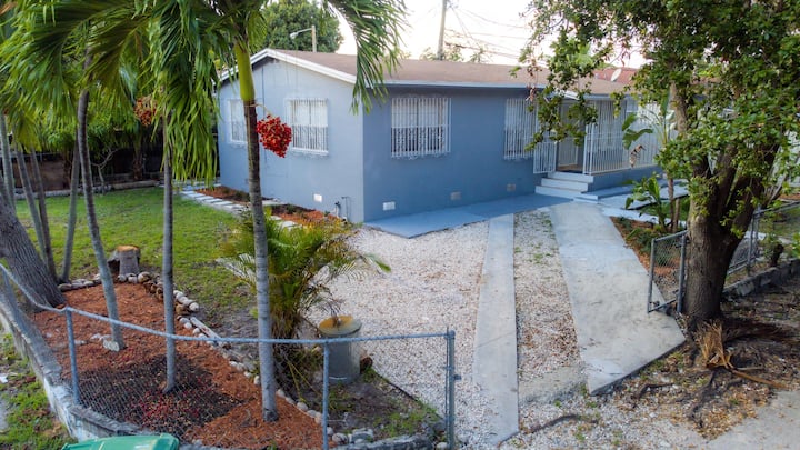 Magic City Tropical Corner House - Miami