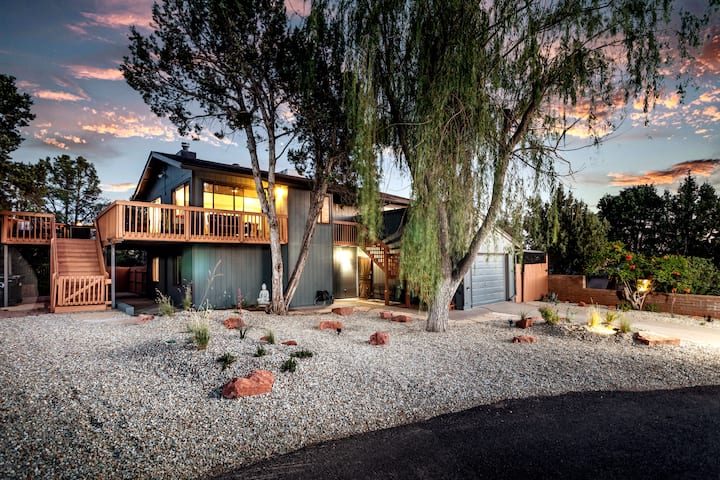 Red Rock Views + Hot Tub | Walk To Trails - Sedona, AZ