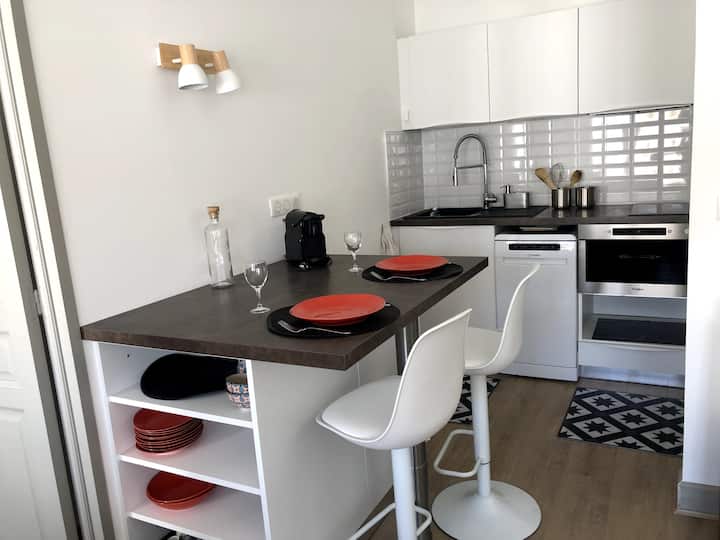 Situation Idéale , T2 Clair Et Calme (Poss. Pkg) - La Rochelle