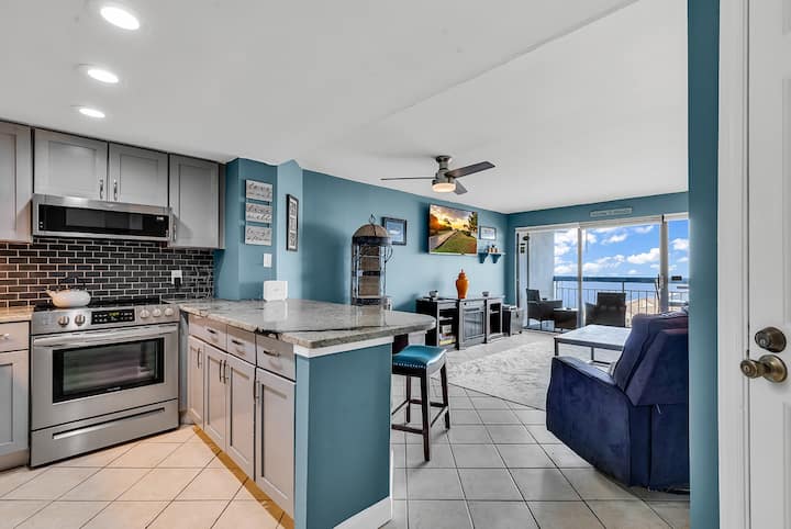 Gorgeous Romantic Ocean Front Resort 1 Br Condo - Myrtle Beach, SC