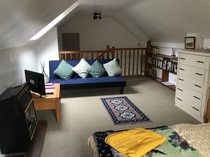 'Little Barn' - Large Bedroom With Sitting Area - Wirksworth