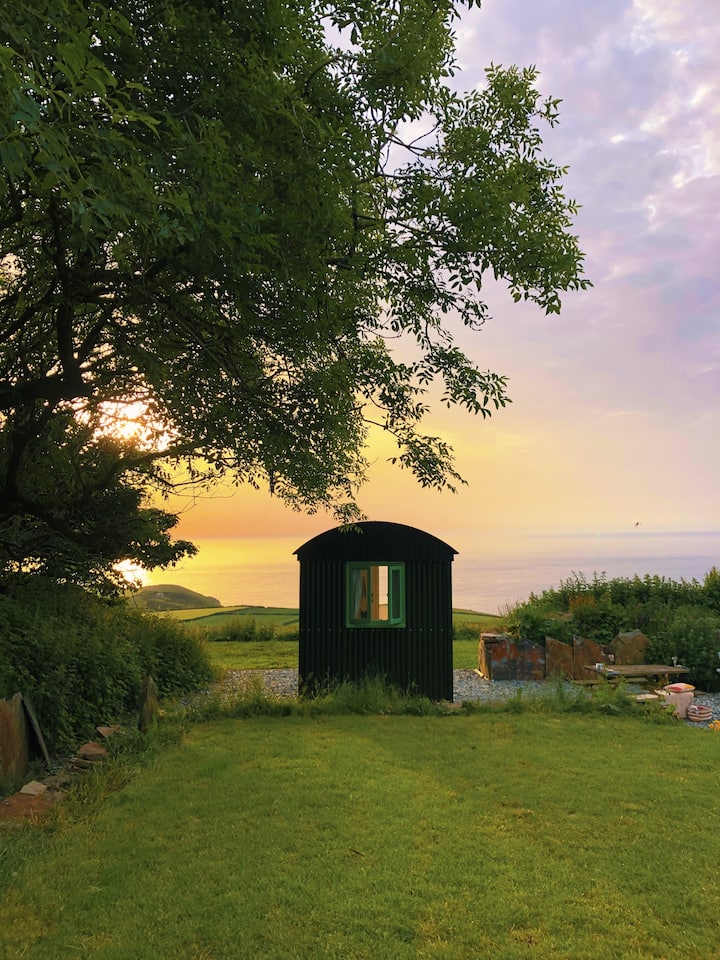 Coastal Shepherd’s Hut - The Shut & Broom - Boscastle
