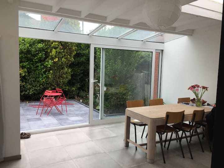 Cosy 2-bedroom House - 10min. From Berchem Station - Kontich