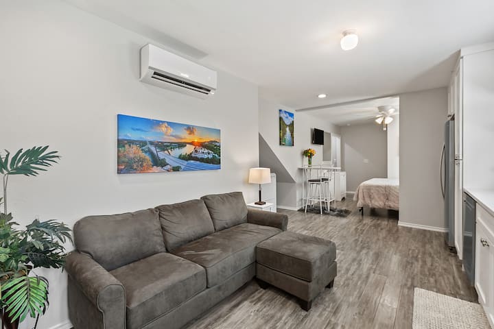 Lovely Studio In Heart Of Soco! 1 Block To Action! - Austin, TX