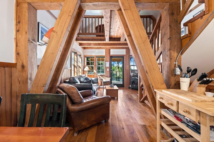 Sea Star · Endearing Oceanside House With Hot Tub - Ucluelet
