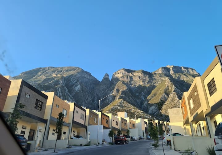 La Casa De Las Montañas | Fraccionamiento Privado - Santa Catarina, México