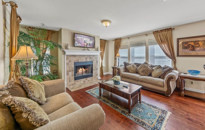 Casa-de-lujo: A Spectacular 4br Oasis - Sleeps 14 - Lewisville, TX