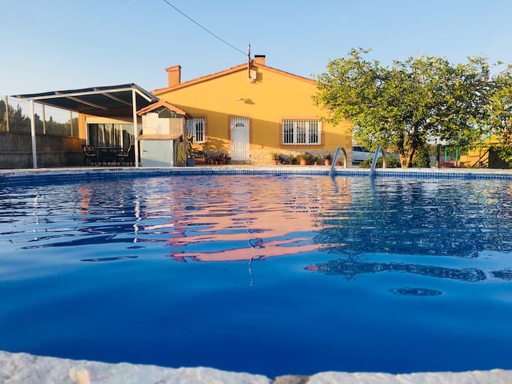 Acogedora Casa De Campo Con Piscina - Vall-llobrega
