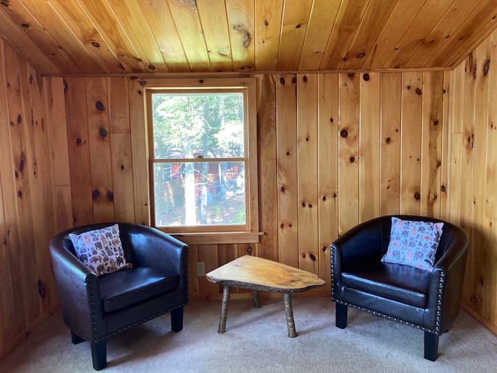 Quiet Lakeside Getaway In Central Maine - Maine