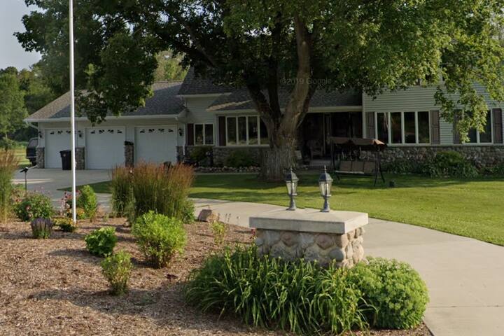 Private 2-bedroom Suite In Quiet Country Setting - Sheboygan, WI