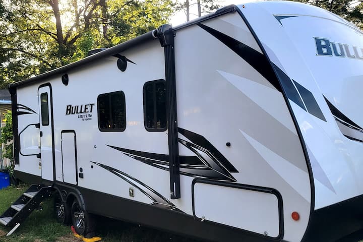 Beautiful Bunkhouse Camper W/ Patio & Firepit! - Summerville
