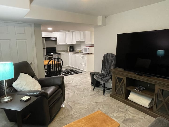 Private Fully Equipped 1 Br Apt Free Parking - Kingston