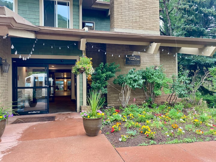 Large Vail Condo + Access To Pool & Hot Tub - Vail, CO