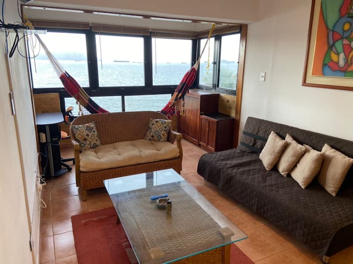 Bello Apartamento Completo En La Playa En Lechería - Venezuela