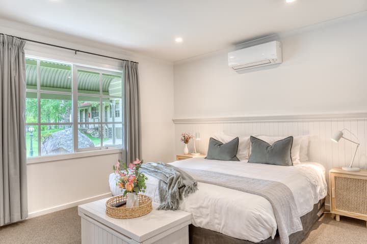 Cammeray Lake View Room - Woodend