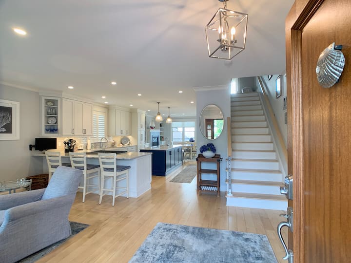 Luxury Beachside Getaway With Ocean Views - Newport, RI