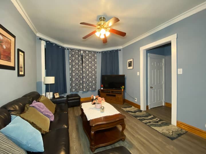 Cozy 4-bedroom House With Patio - 시카고