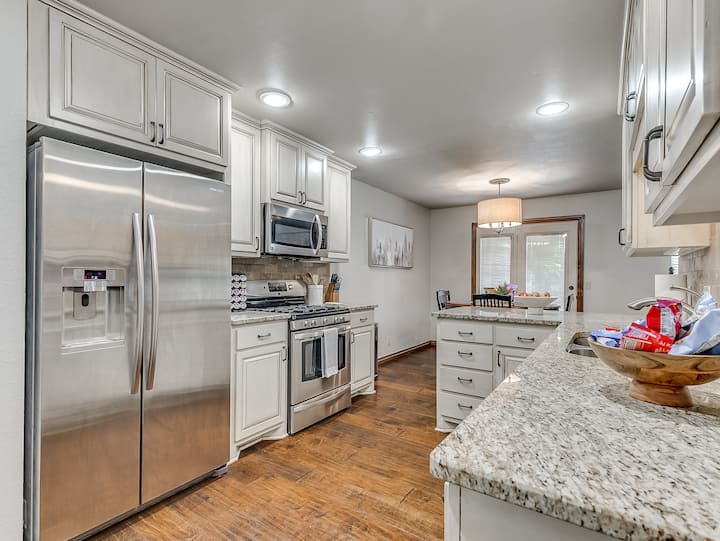 Clean And Cozy On West Side, Just 4mi To Campus! - Norman, OK