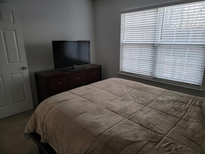 A Room Within A Friendly Home, Away From Home - Fredericksburg, VA