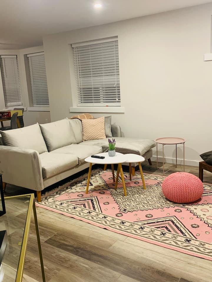 Cozy And Stylish 2 Bedroom Near Downtown - Kitchener