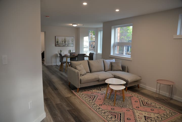 Cozy And Stylish  2 Bedroom Near Downtown - Waterloo, ON, Canada