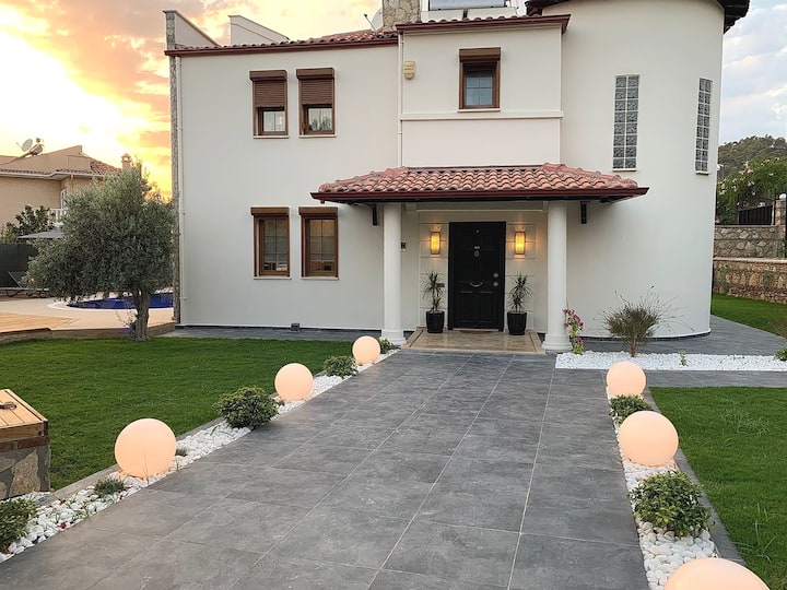 Luxury Villa In Calis Beach  Fethiye With Gardens - Fethiye