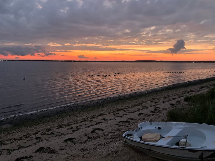 Cheerful Waterfront Home - 7 Bedroom - Fire Island, NY