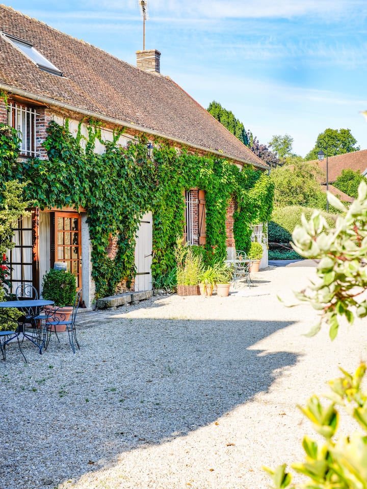 Bonheur D'être En Famille, Entre Amis En Champagne - Montmirail
