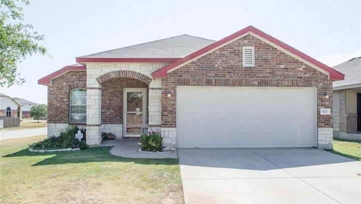 Beautiful 3 Bedroom House Near Lake Belton! - Temple, TX