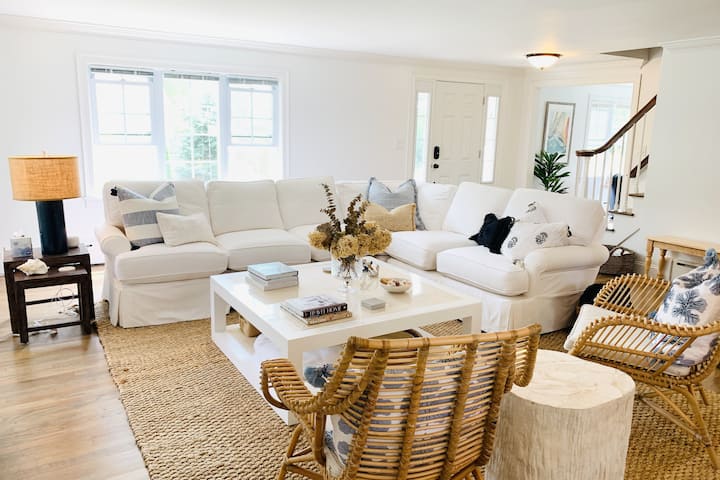 Spacious Family Home - Close To Beaches & Newport! - 뉴포트