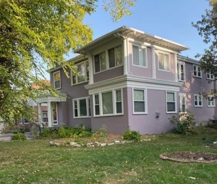 Huge 3 Bdrm 3 Blocks From Drake - Des Moines, IA