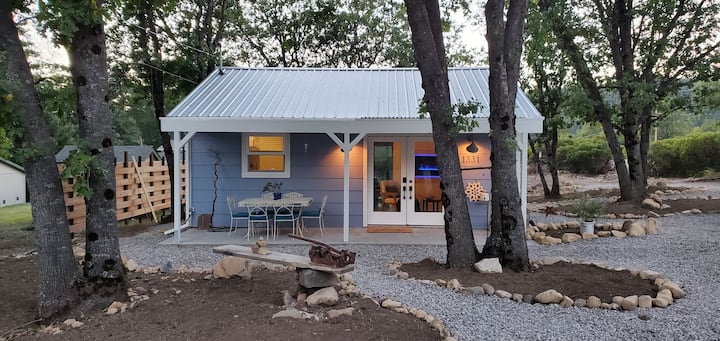 Happy And Cozy One-bedroom Cottage That Sleeps 4. - Mount Shasta, CA