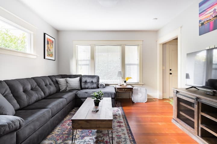 The Hawthorne House ~ Boutiques & Vintage Shops - Portland, OR