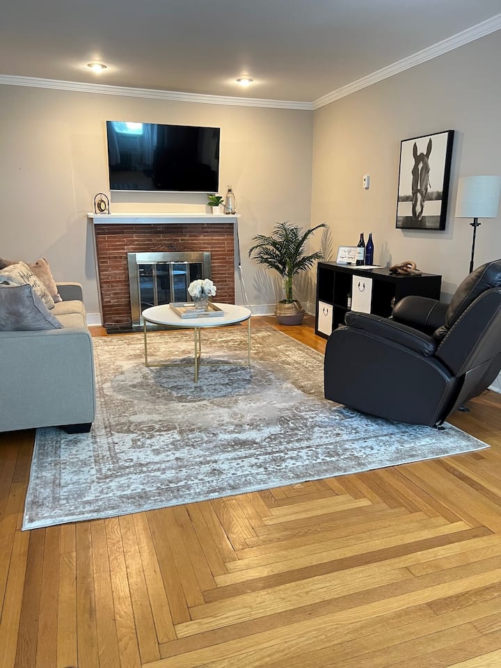 Perfect Saratoga Location - Beautiful 1 Br Apt - Saratoga Springs, NY