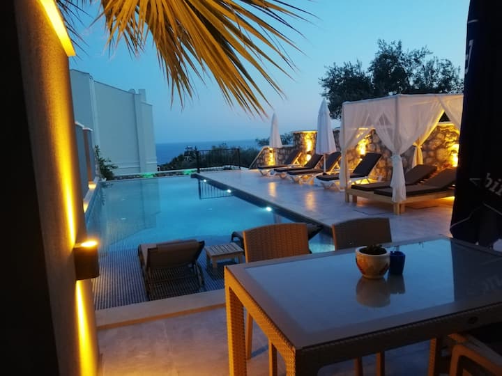 Centrally Located 3 Bedroom Villa With Private Pool - Kalkan