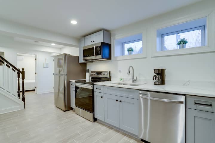 Garden Level Apartment Centrally Located - Washington, DC