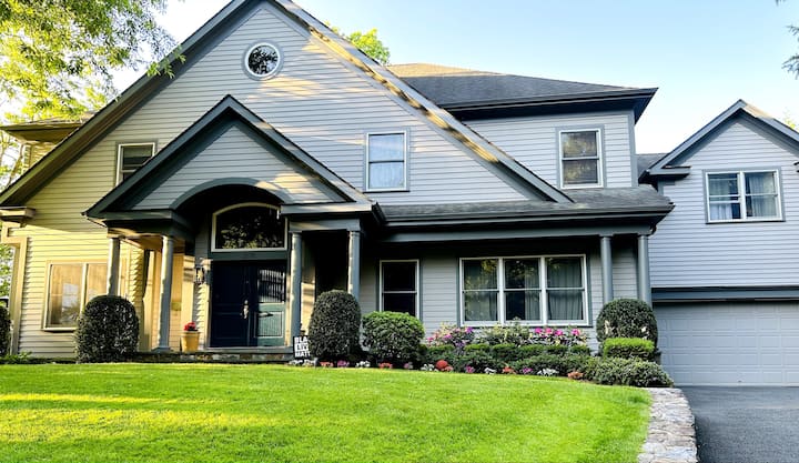 The Epitome Of Style And Charm Minutes From Nyc. - New Rochelle, NY