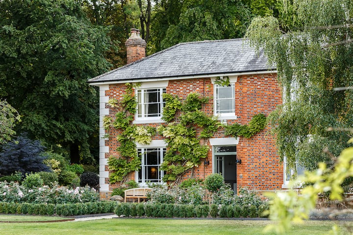 The Ridgeway Barns Farmhouse - Swindon