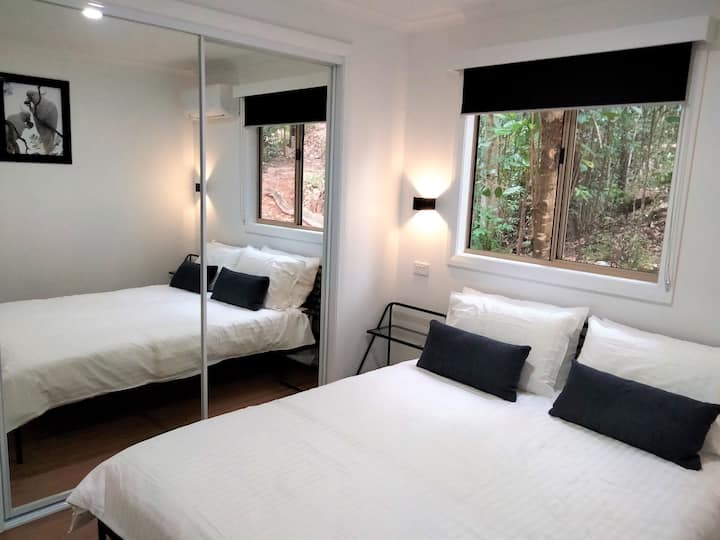Rainforest Cabin Cockatoo - Halifax