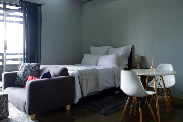 Lux Studio Apartment @ Hallmark House - Johannesburg