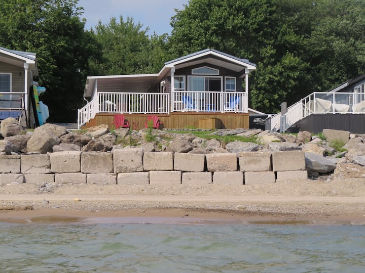Beachfront 3 Bedroom Cottage! - Crystal Beach