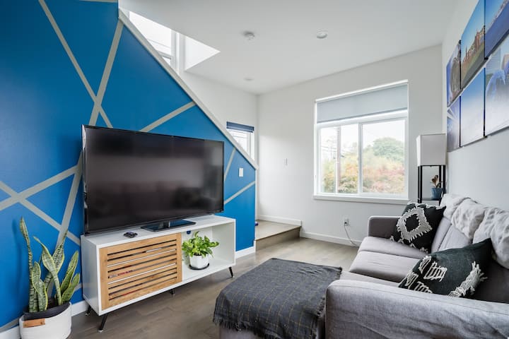 ⭐ 3 Master Bedrooms | Contemporary 3 Story House - Seattle, WA