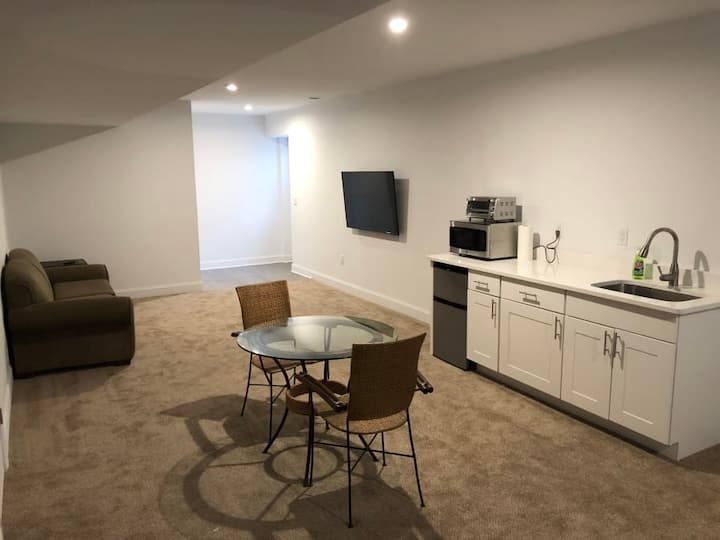 Basement Studio With Kitchenette And Full Bath - Goose point, Manchester Township