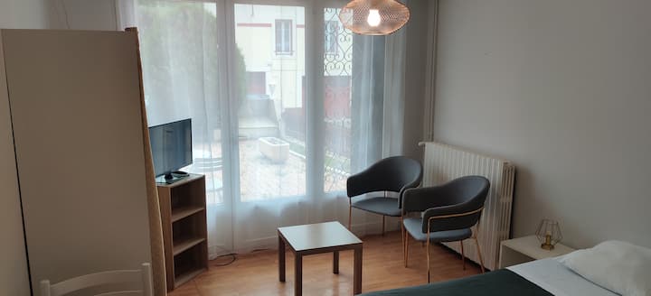 1 - Confortable Studio Avec Terrasse à Châtelguyon - Riom