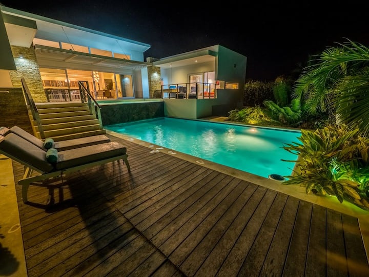 2-level Infinity Pool Villa With Lush Gardens - Cabarete