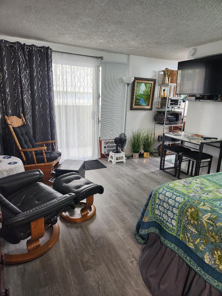 Studio Condo Steps From Waikiki Beach - Kailua, HI