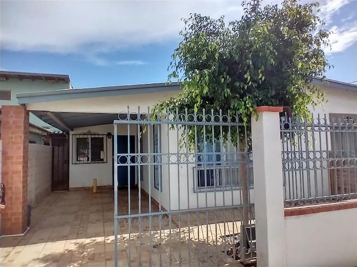 Central, Modern, Fast Wi-fi. Beach, Food, Nightlife & Market Access W/in 3 Km - Ensenada
