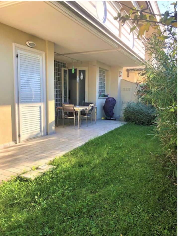 Appartamento Incantevole A 700m Dal Mare - Marina di Massa