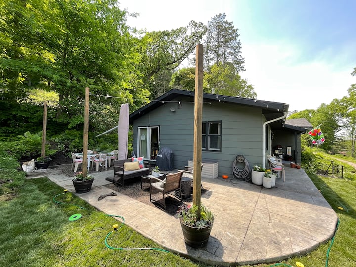 Quaint 2 Bedroom Home In The Winona Bluff. - Winona, MN